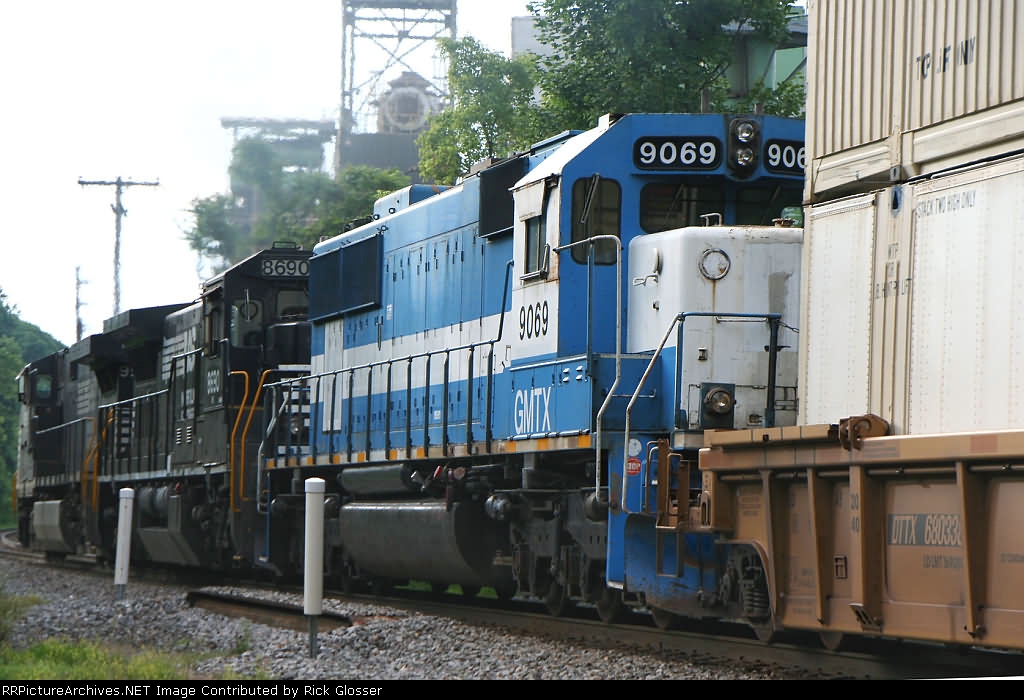 Going Away Shot of the GMTX SD60 On 212